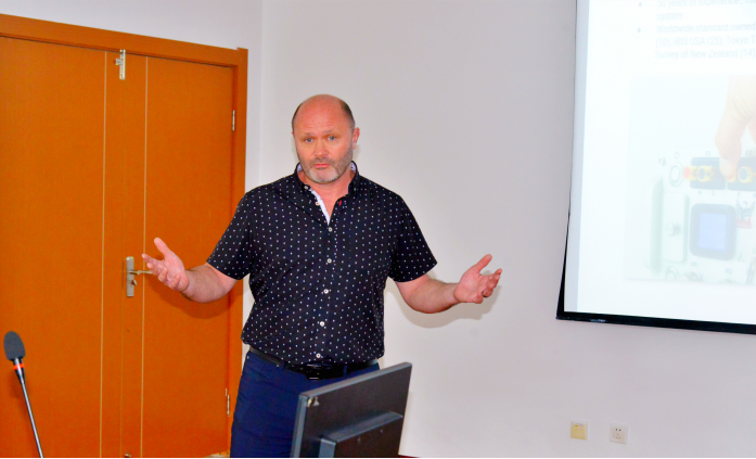 加拿大凤凰公司副总裁 Yann Avram 来院讲学-长江大学地球物理与石油资源学院